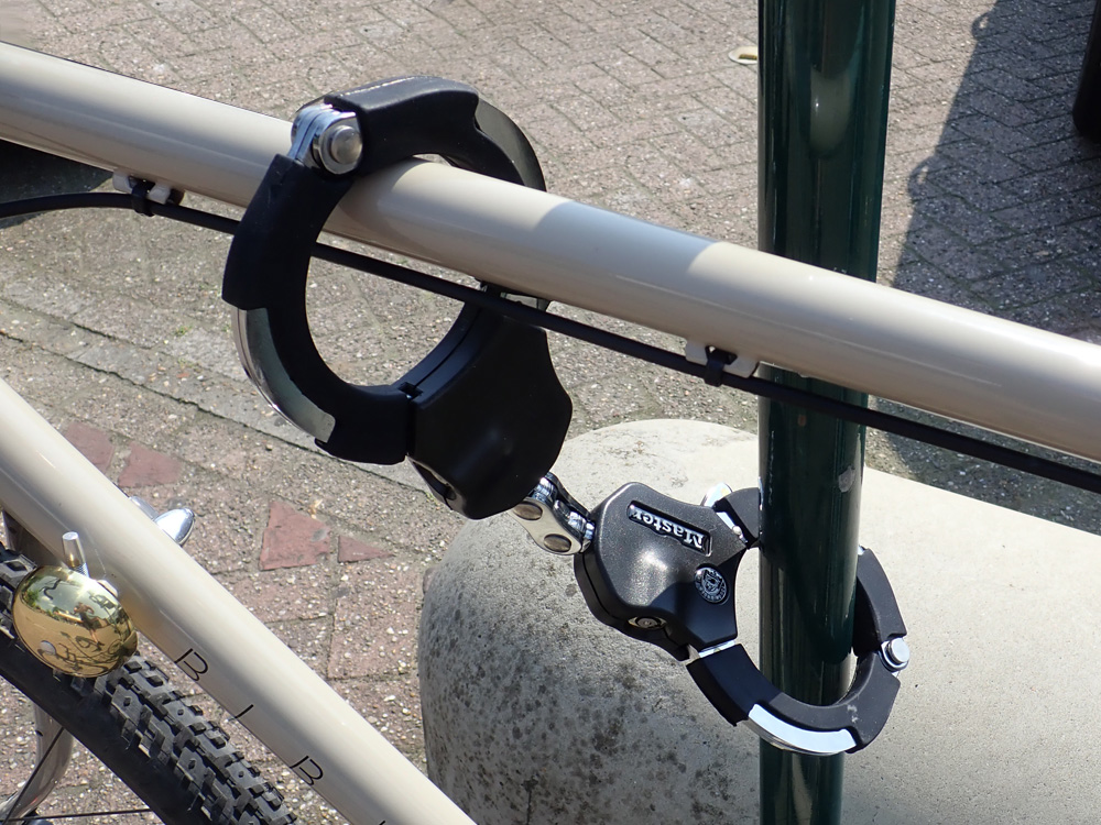 Je fiets op slot met de Masterlock Street Cuff – GravelRacen.nl